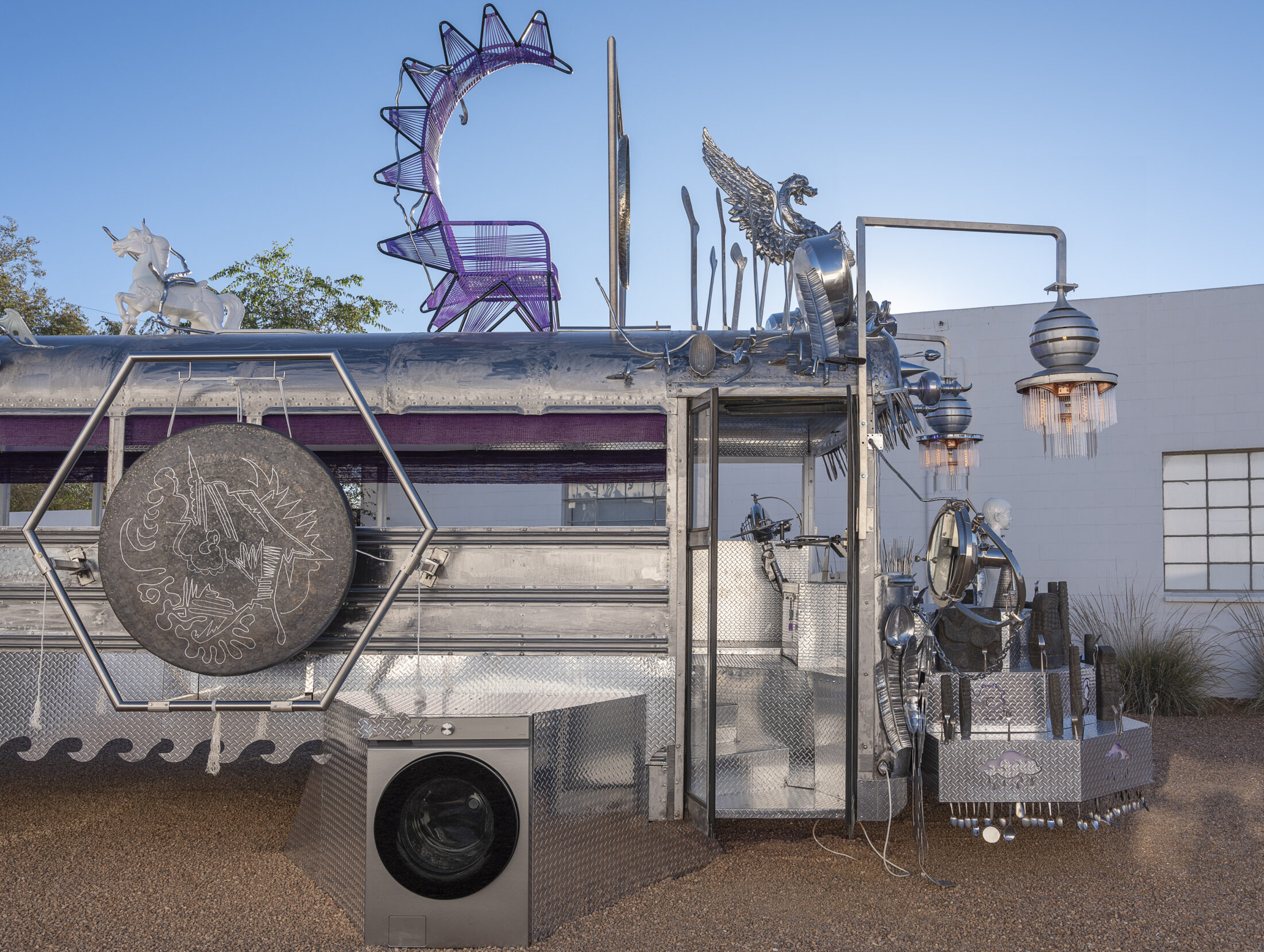 Guadalupe Maravilla: Mariposa Relámpago – Ballroom Marfa